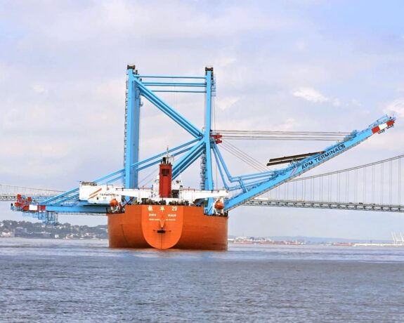 CES delivers new super-post-Panamax cranes to APM Terminals Elizabeth ...